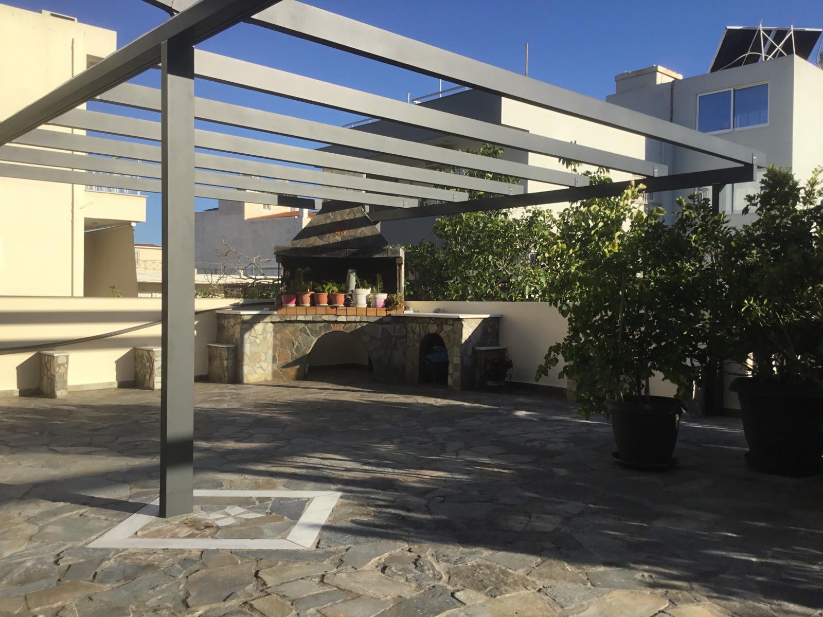 Σύστημα πέργκολας αλουμινίου σε οικία | Τέντες Γουρνοπάνος